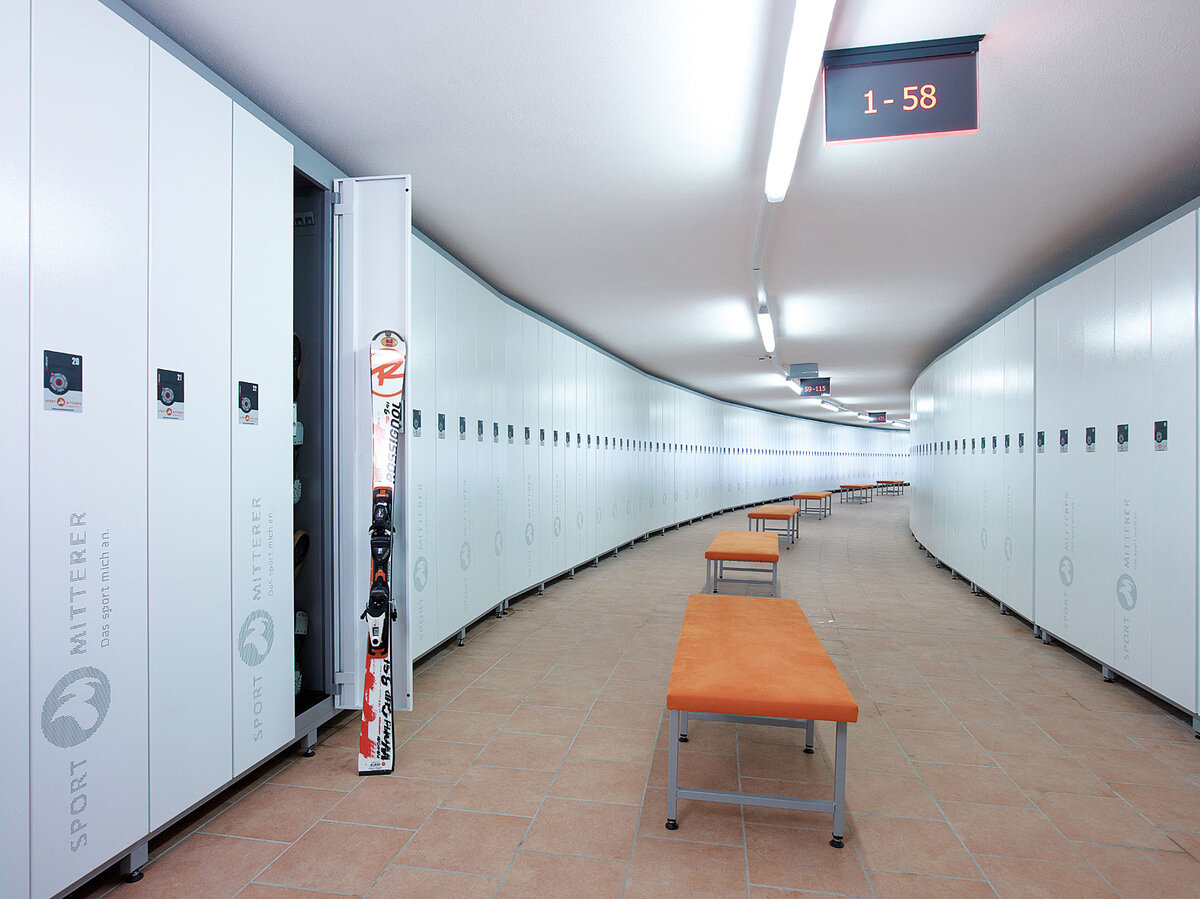 Smart Parcel Locker as Storage & Logistics Solution | Gantner